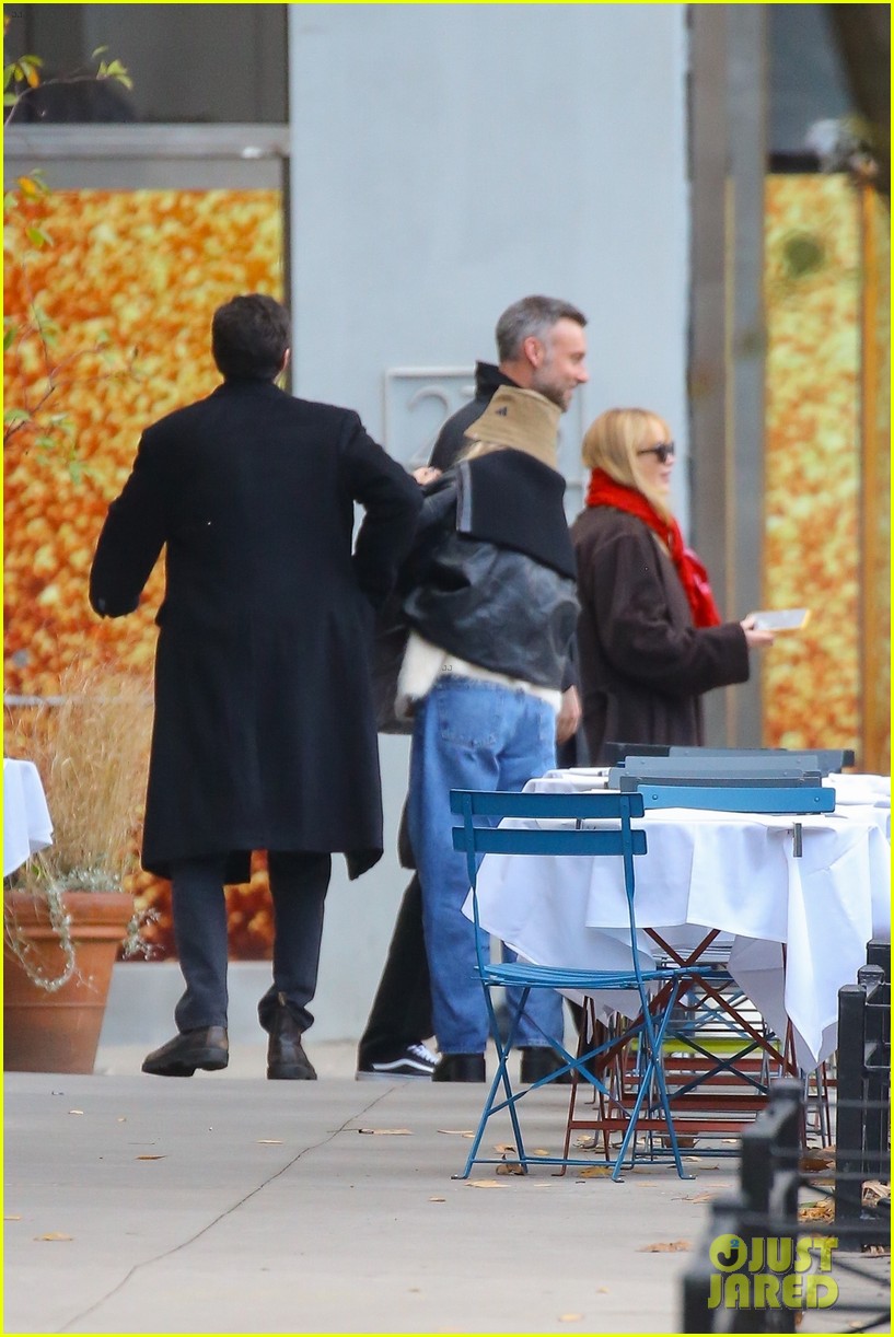 Jennifer Lawrence & Sienna Miller Meet Up for Lunch in NYC: Photo ...