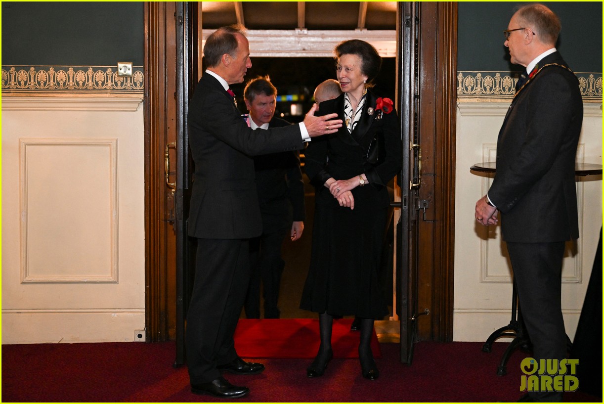 Kate Middleton Returns to the Spotlight for Remembrance Day Event with Prince William: Photo ...