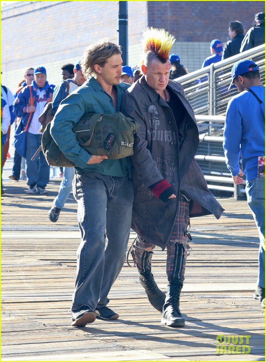 Austin Butler, Matt Smith, & Regina King Film Action Scene for 'Caught Stealing' in Queens ...