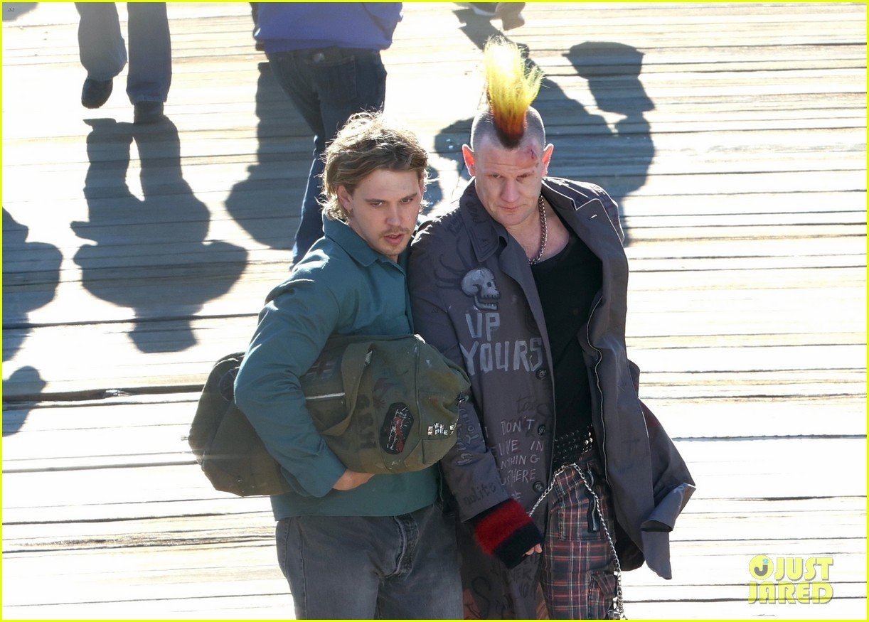 Austin Butler, Matt Smith, & Regina King Film Action Scene for 'Caught Stealing' in Queens ...