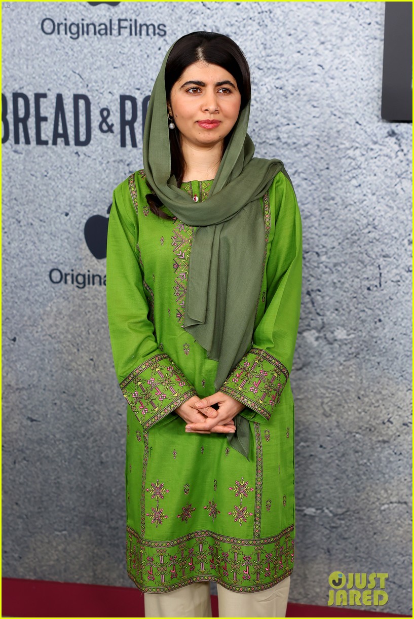 Jennifer Lawrence Cradles Baby Bump at 'Bread & Roses' Documentary ...