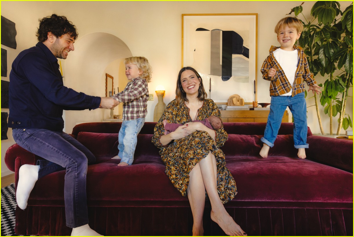 Mandy Moore & Taylor Goldsmith Share First Portraits as a Family of 5 ...