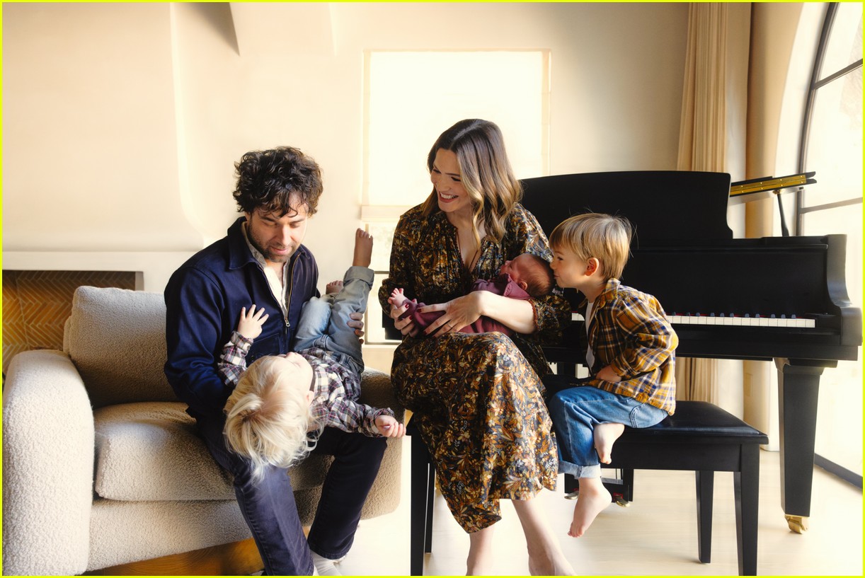 Mandy Moore & Taylor Goldsmith Share First Portraits as a Family of 5 ...