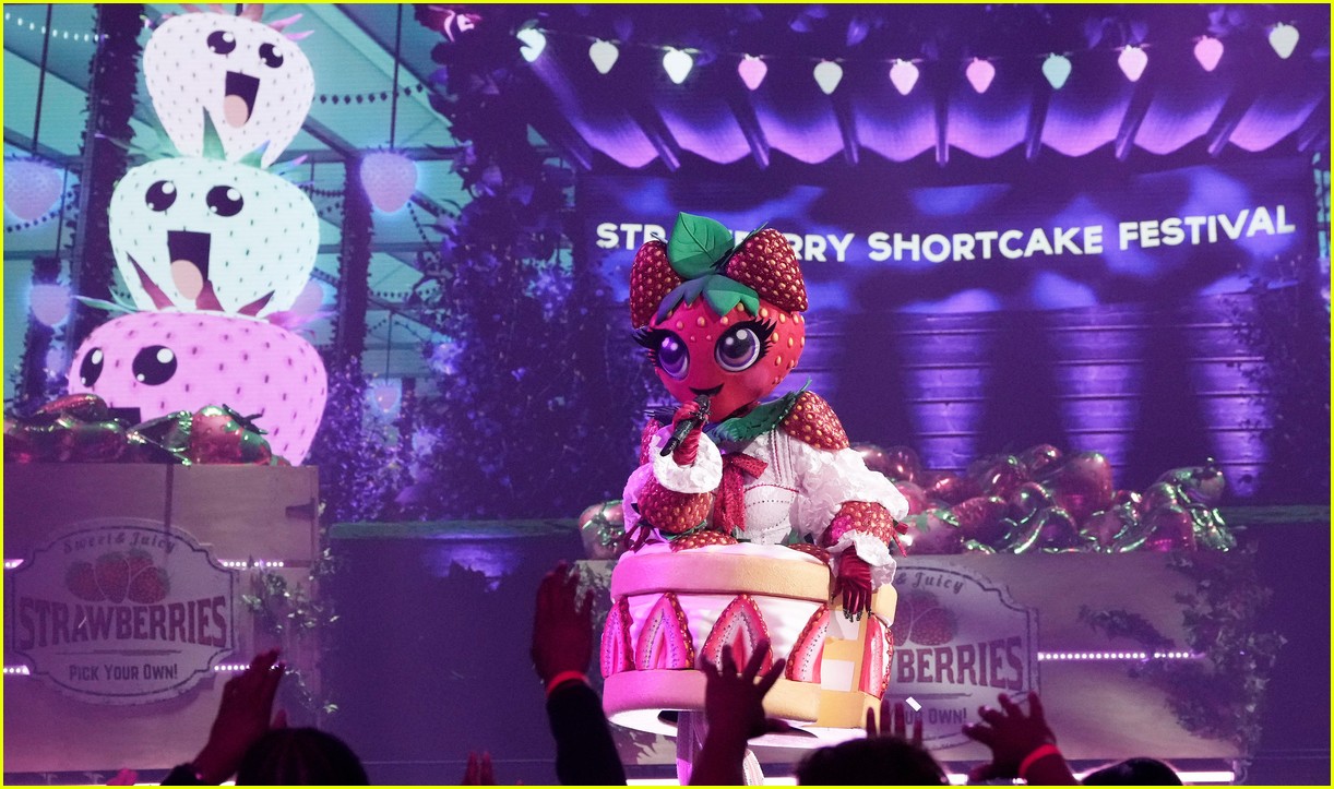 Photo: strawberry shortcake clues masked singer 03 | Photo 5097502 ...