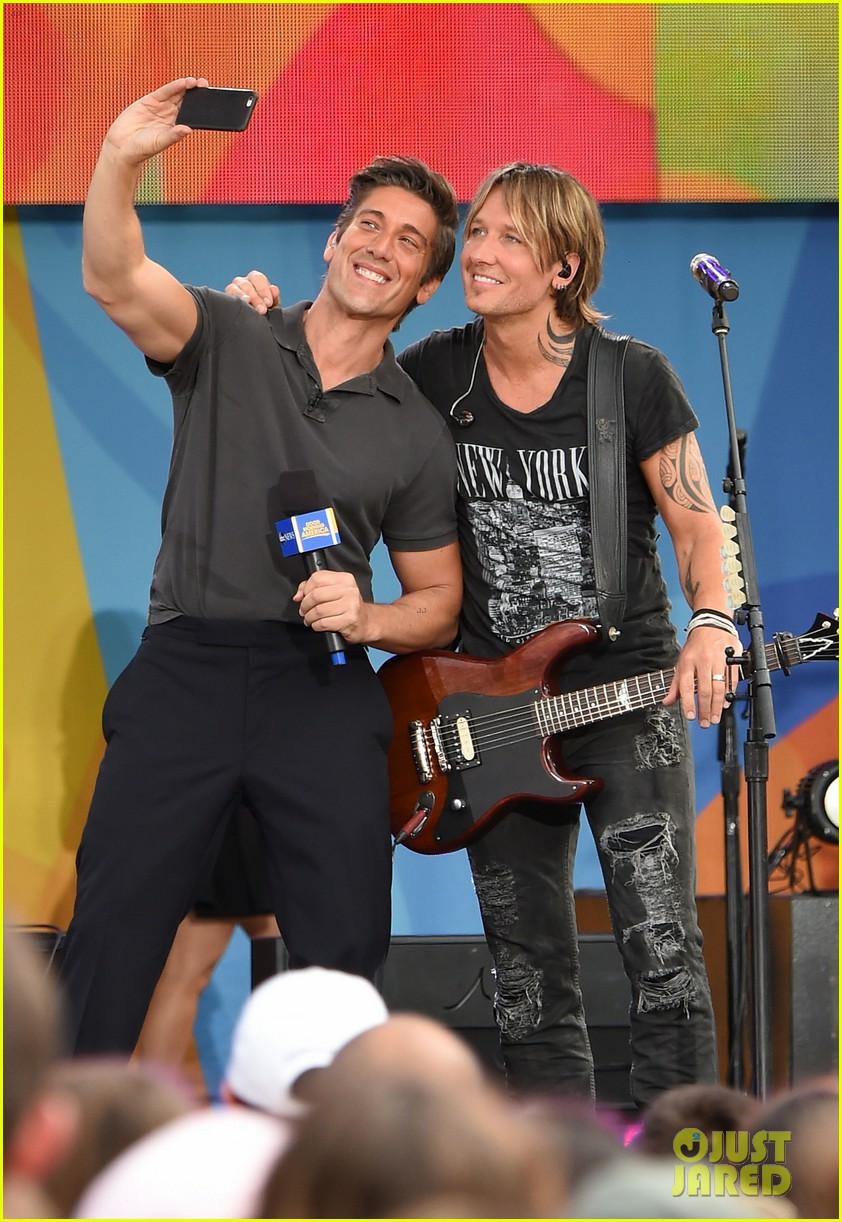 Is David Muir Single or Married? What We Know About the ABC Anchor's ...