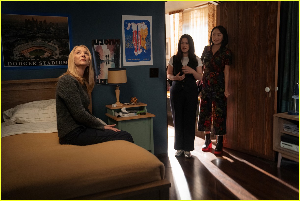 'No Good Deed' Trailer: Ray Romano & Lisa Kudrow Hide Secrets As They Put Their House Up For ...