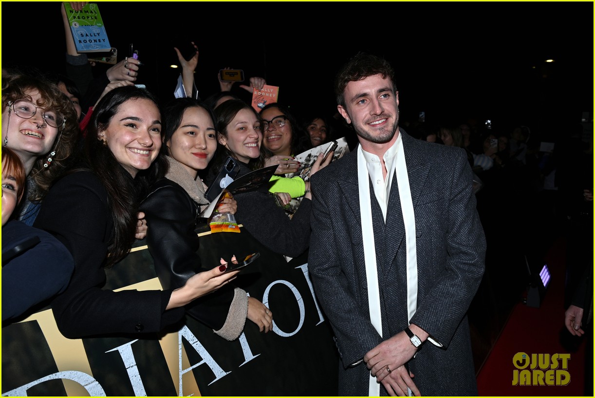 Paul Mescal Looks So Chic at 'Gladiator II' Premiere in Ireland: Photo ...