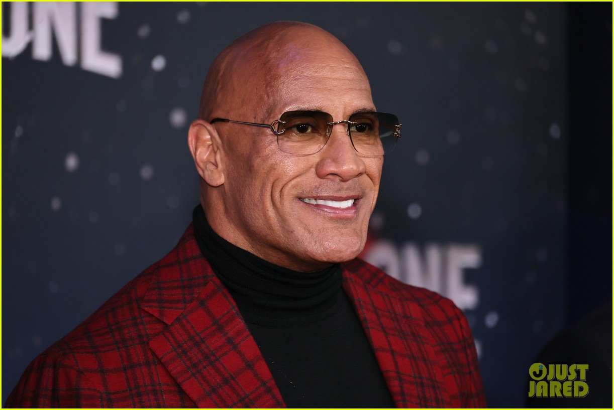 Lucy Liu Goes Glam in Gold for NYC Premiere of 'Red One' with Co-Stars ...