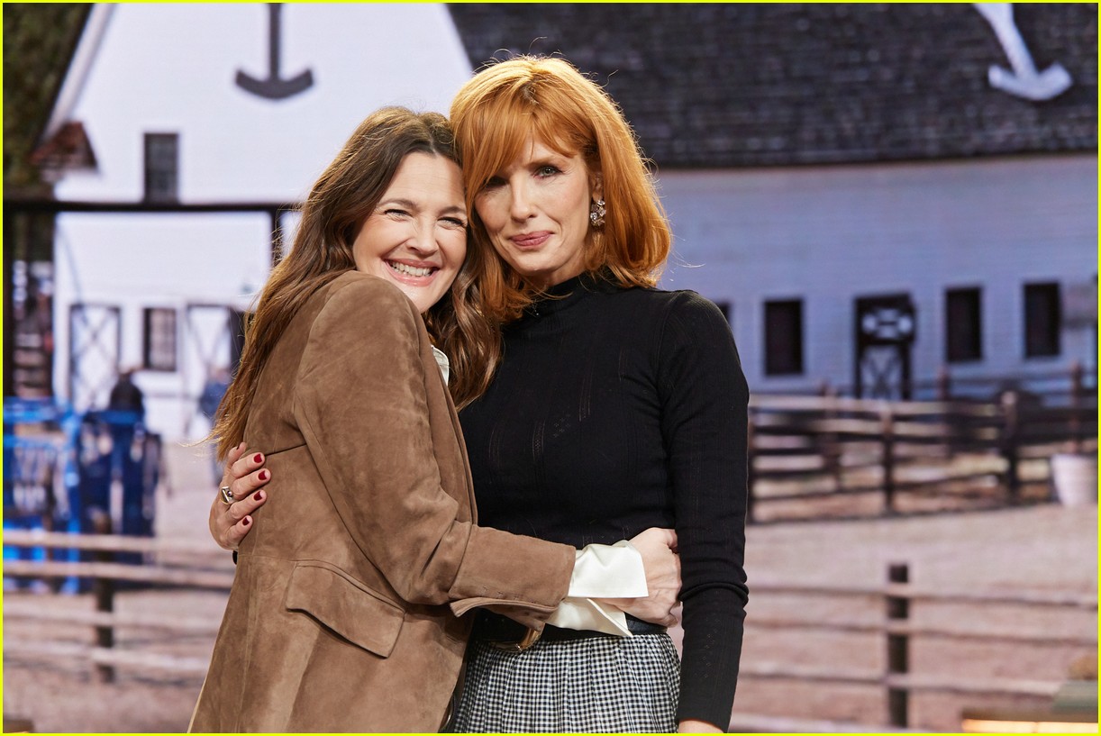 Yellowstone's Kelly Reilly Reveals How She Met Husband Kyle Baugher ...