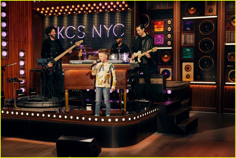 Kelly Clarkson's Son Remy Sings Frank Sinatra Cover On 'The Kelly ...