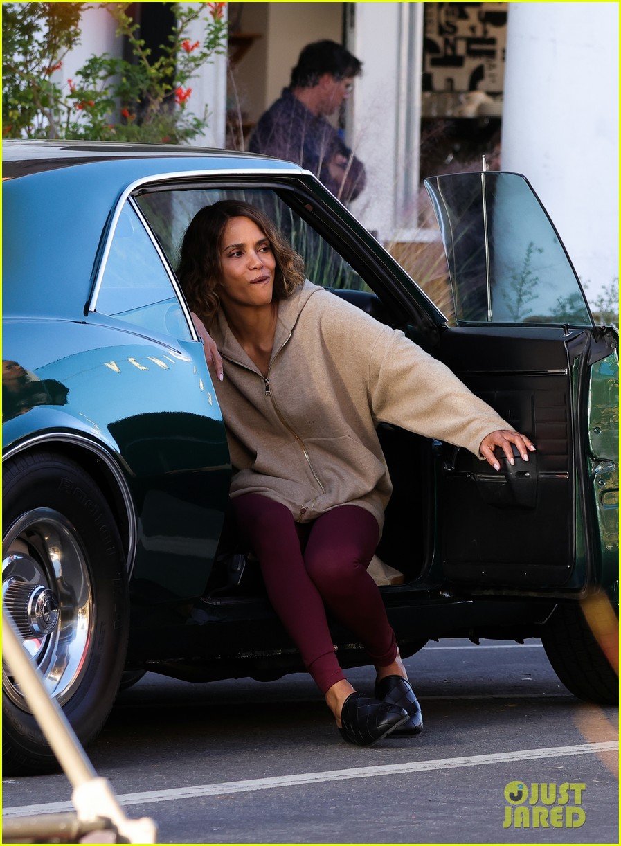 Chris Hemsworth, Halle Berry, & Mark Ruffalo Film Scenes for 'Crime 101 ...