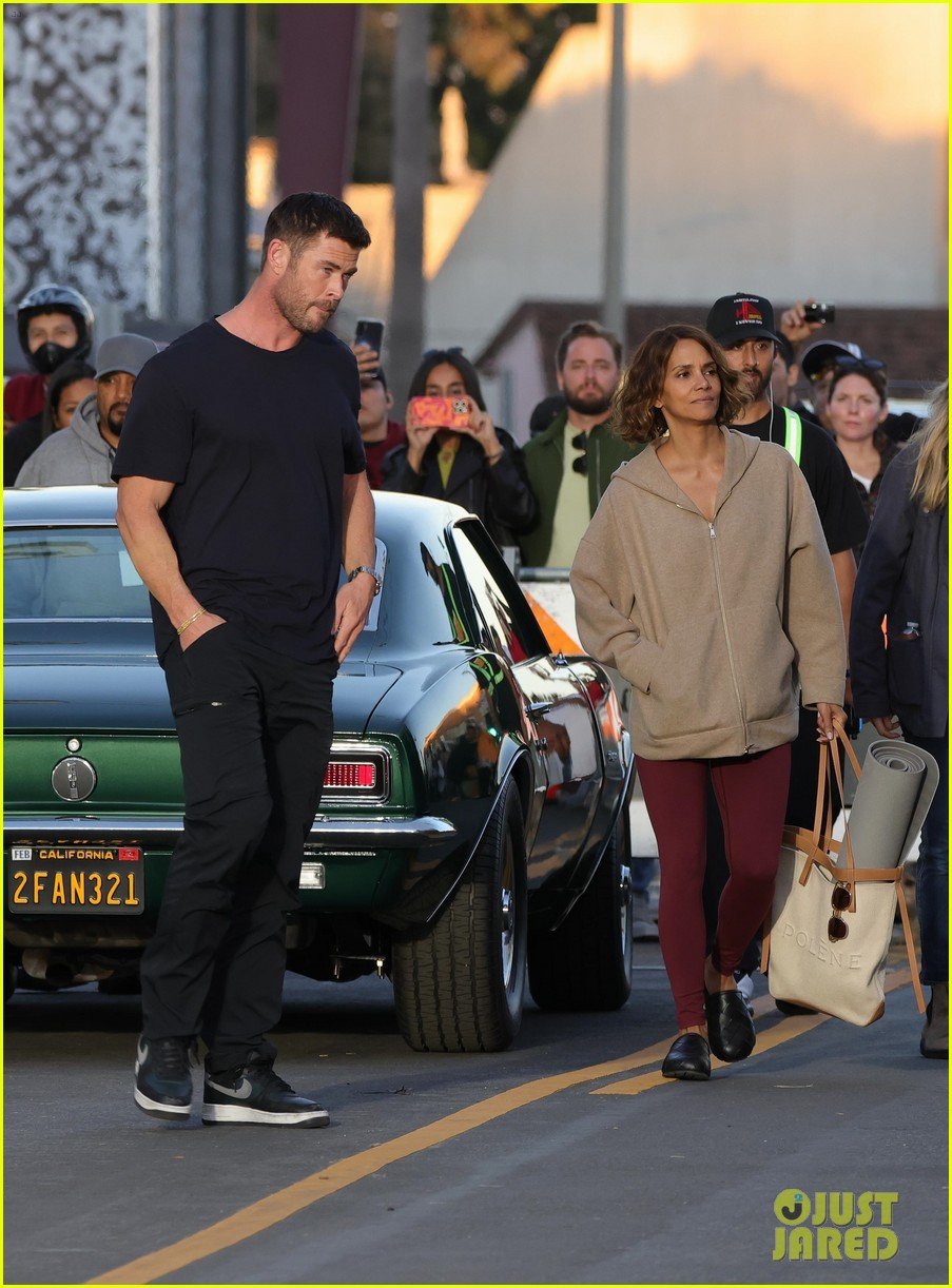Chris Hemsworth, Halle Berry, & Mark Ruffalo Film Scenes for 'Crime 101 ...