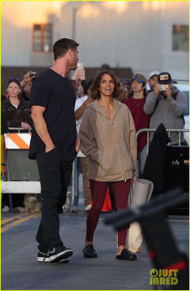 Chris Hemsworth, Halle Berry, & Mark Ruffalo Film Scenes for 'Crime 101 ...