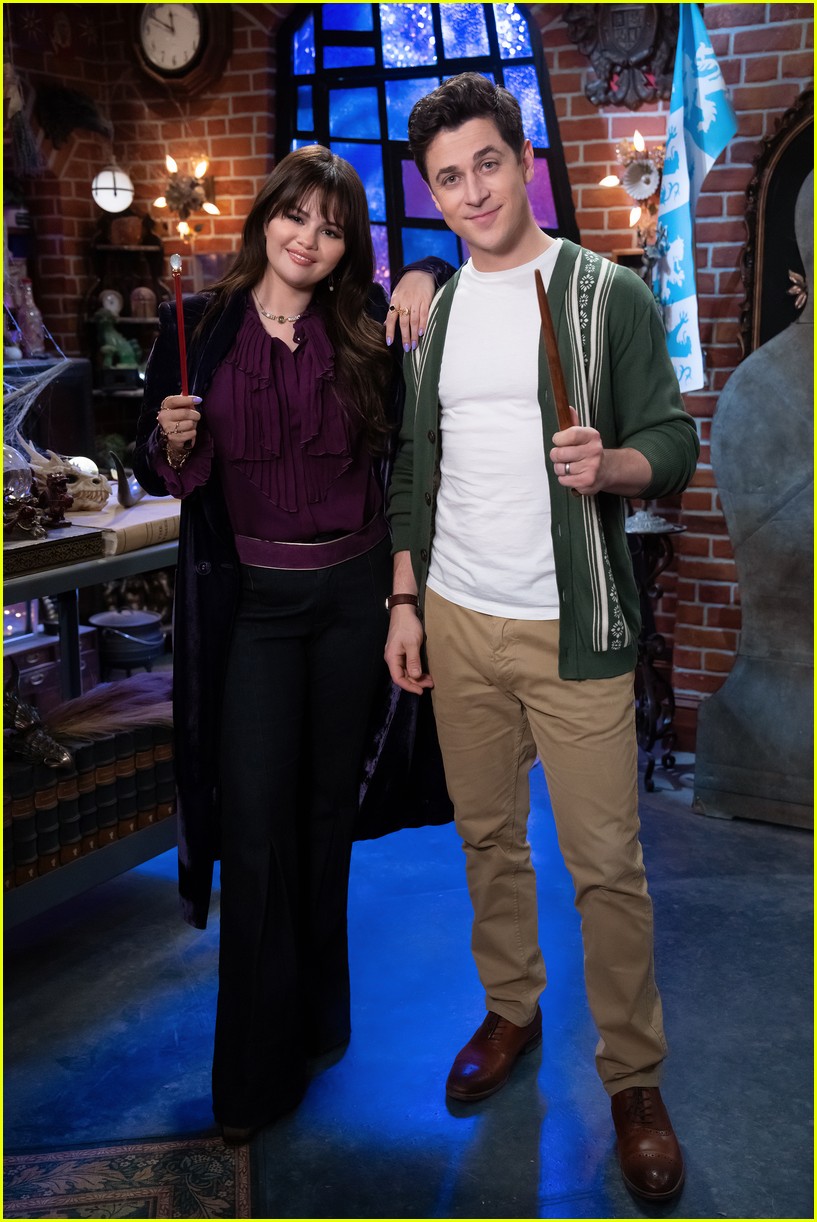 Selena Gomez Reveals She's Returning For 'Wizards Beyond Waverly Place ...