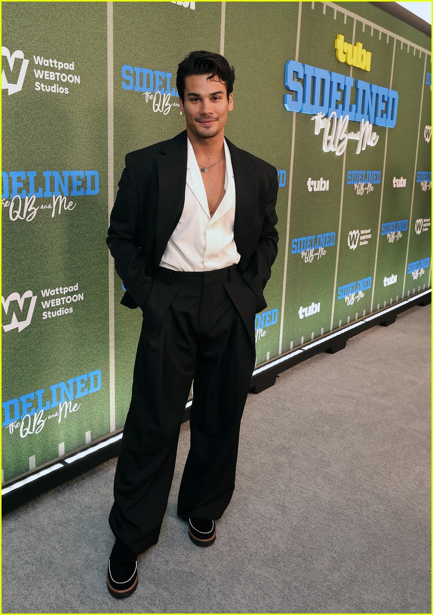 James Van Der Beek Premieres New Movie 'Sidelined: The QB & Me' With ...