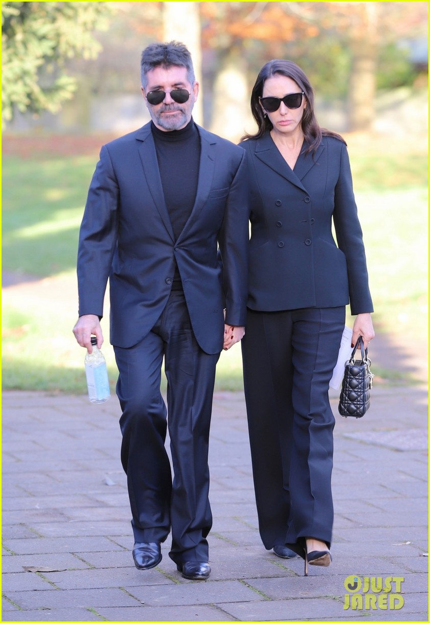 Simon Cowell, James Corden & More Pay Their Respects at Liam Payne's ...