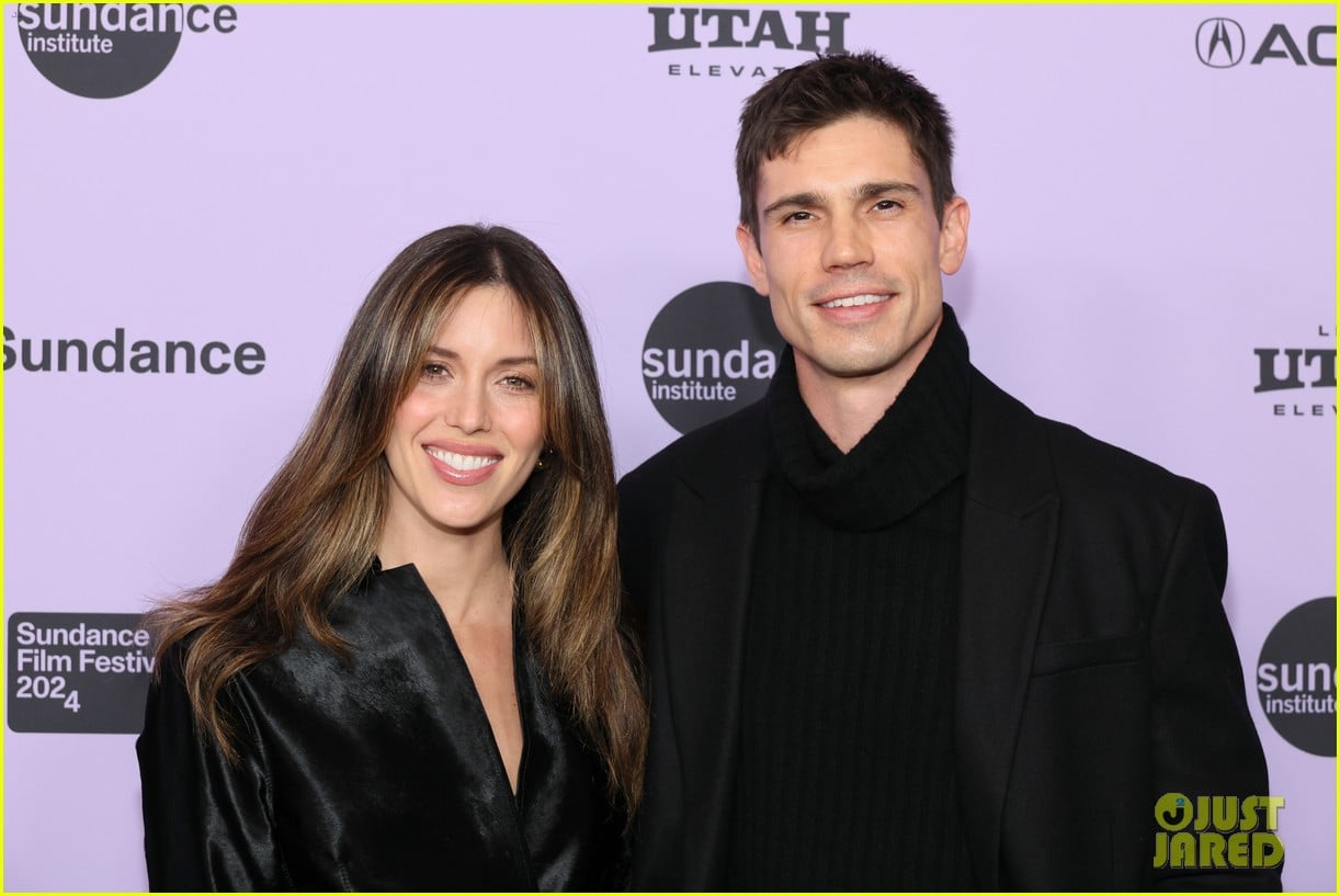 Is Tanner Novlan Single or Married? Meet the Hallmark Star's Actress ...