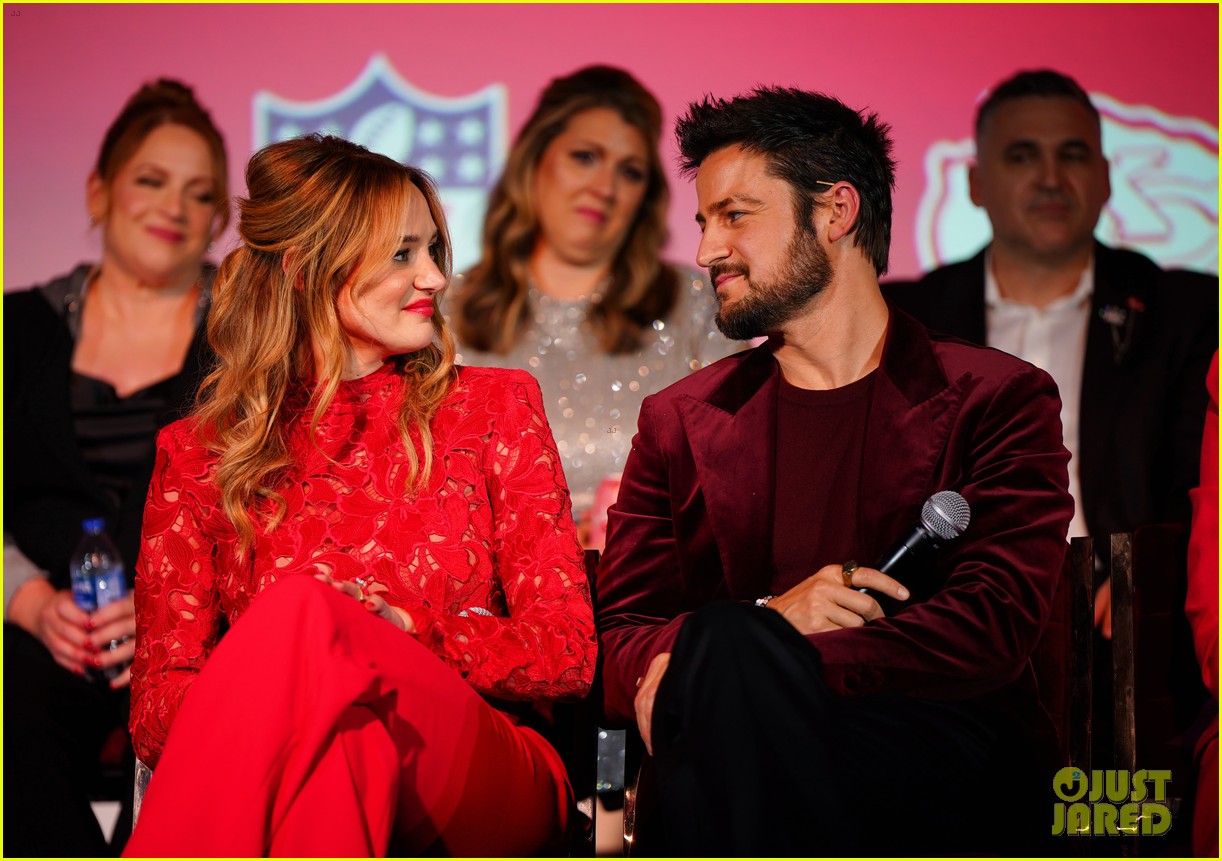 Tyler Hynes & Hunter King Get Support From Hallmark Stars & Kansas City ...