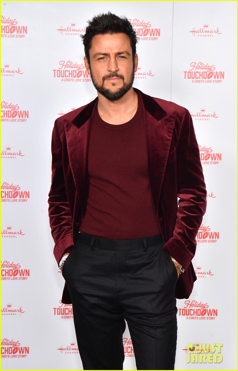 Tyler Hynes & Hunter King Get Support From Hallmark Stars & Kansas City ...