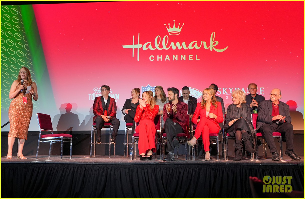 Tyler Hynes & Hunter King Get Support From Hallmark Stars & Kansas City ...