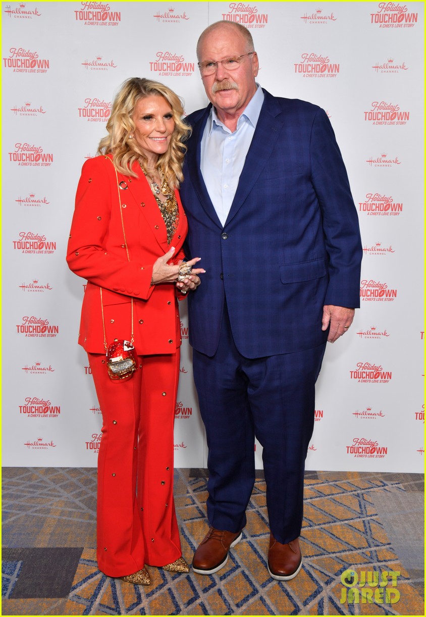 Tyler Hynes & Hunter King Get Support From Hallmark Stars & Kansas City ...