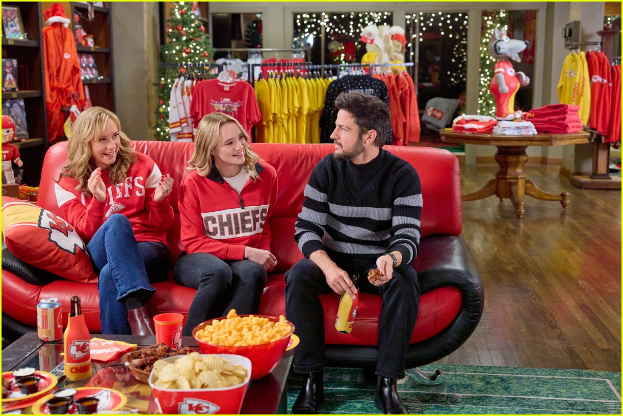 Hallmark Drops 'Holiday Touchdown' Trailer for Chiefs Christmas Movie ...