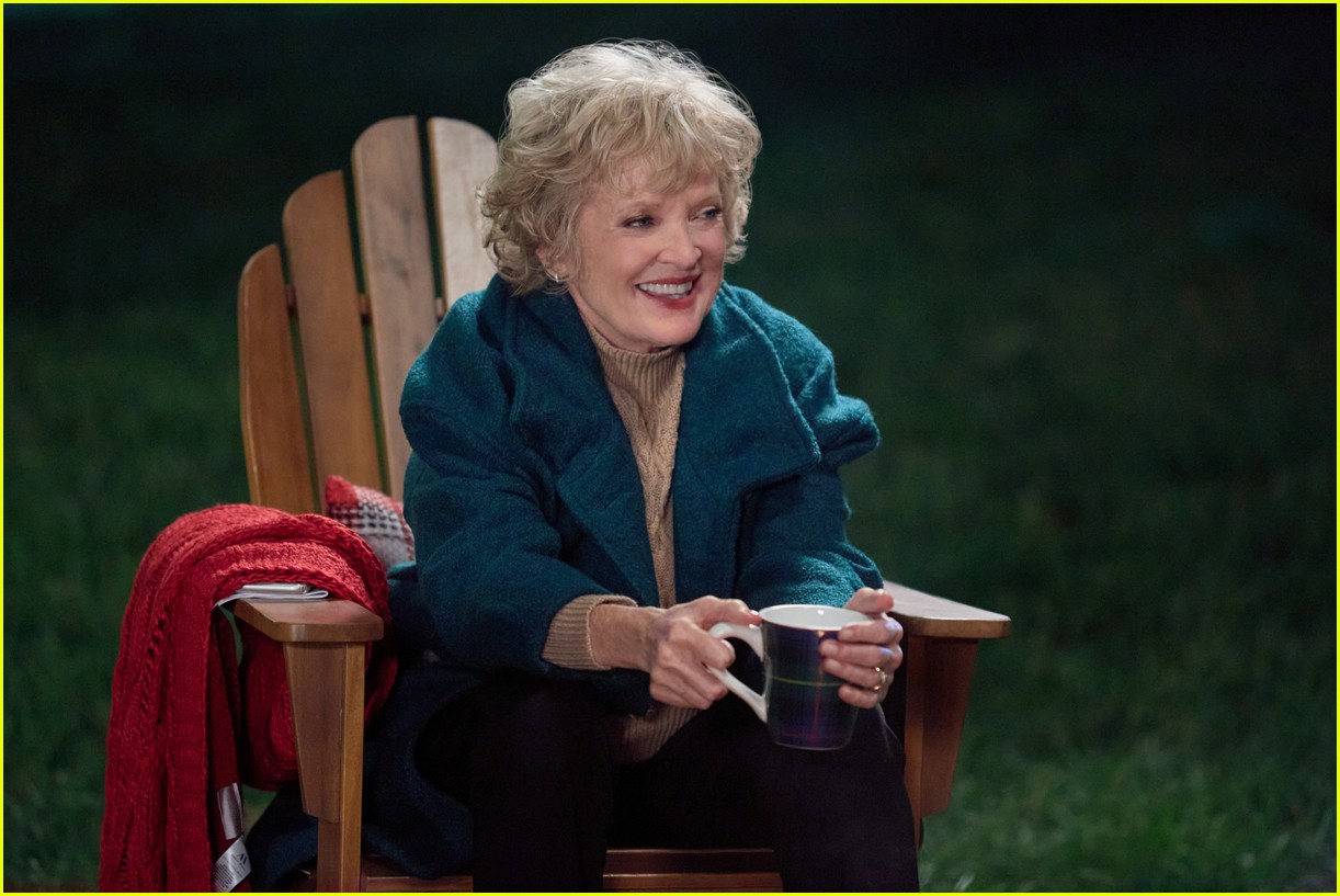 Hallmark Drops 'Holiday Touchdown' Trailer for Chiefs Christmas Movie ...