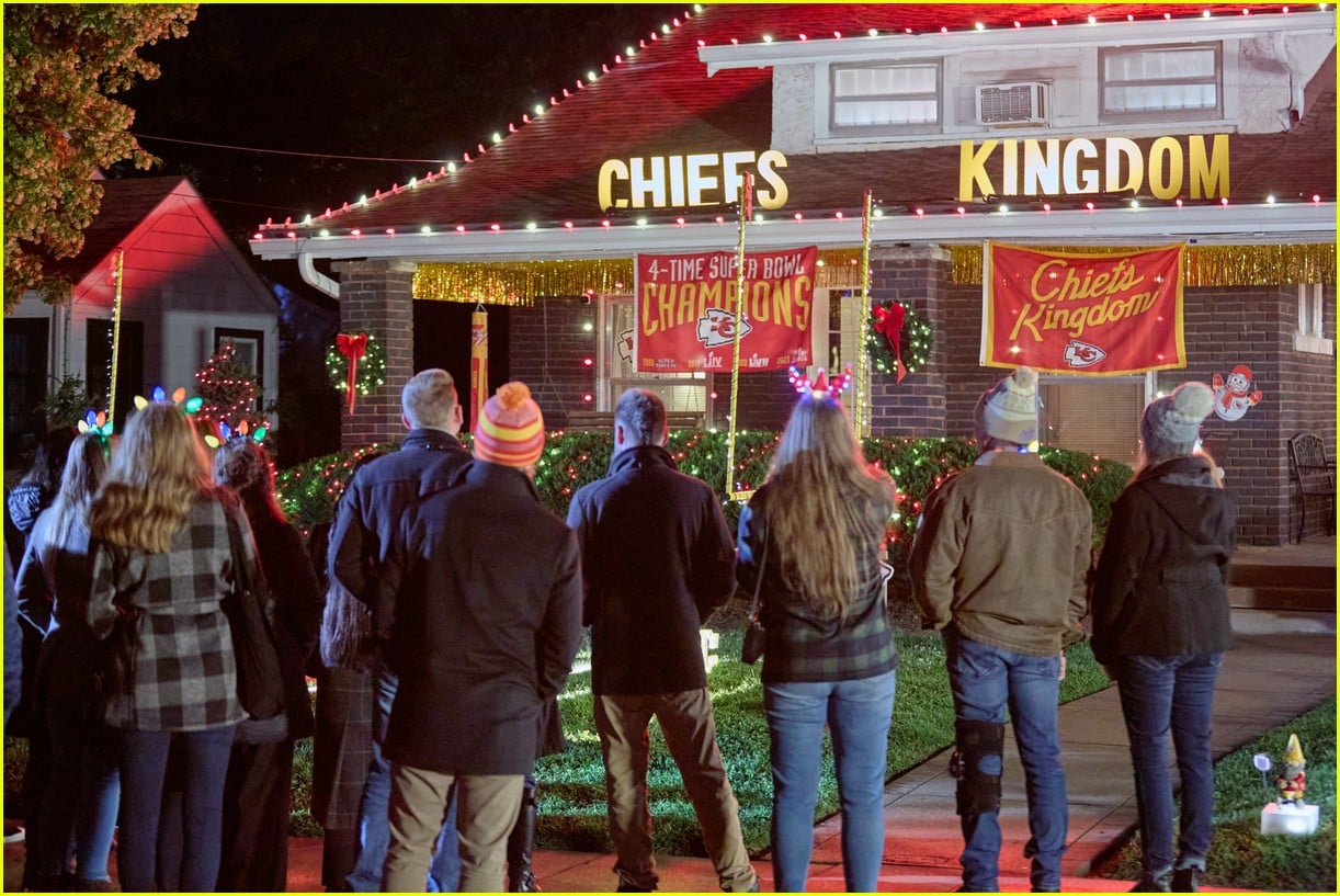 Hallmark Drops 'Holiday Touchdown' Trailer for Chiefs Christmas Movie ...
