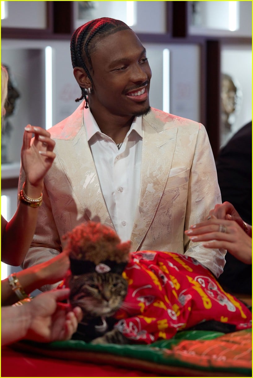 Hallmark Drops 'Holiday Touchdown' Trailer for Chiefs Christmas Movie ...