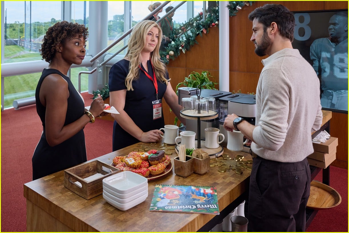Hallmark Drops 'Holiday Touchdown' Trailer for Chiefs Christmas Movie ...