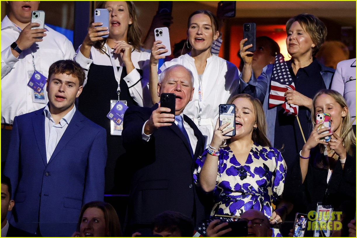 Photo: tim walz kids hope gus photos 34 | Photo 5095312 | Just Jared ...