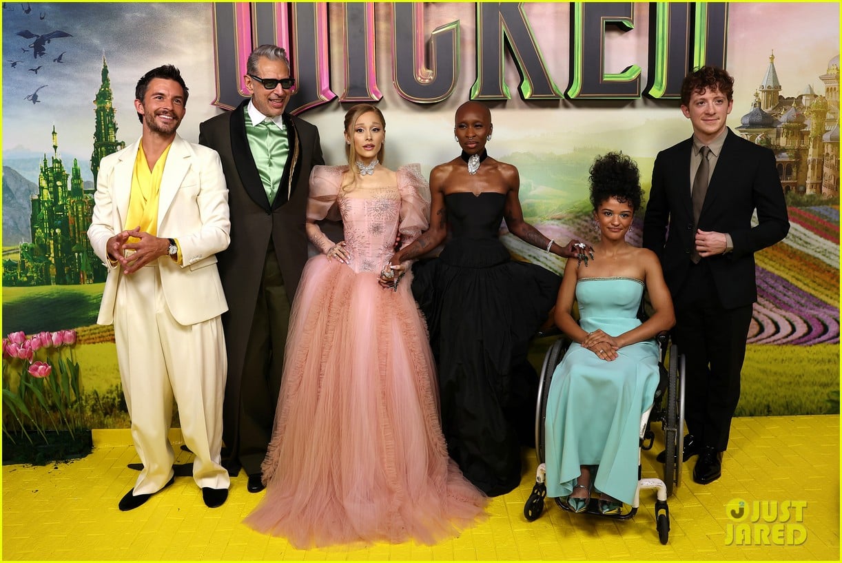 Ariana Grande Channels Wizard of Oz's Glinda at 'Wicked' Premiere With ...