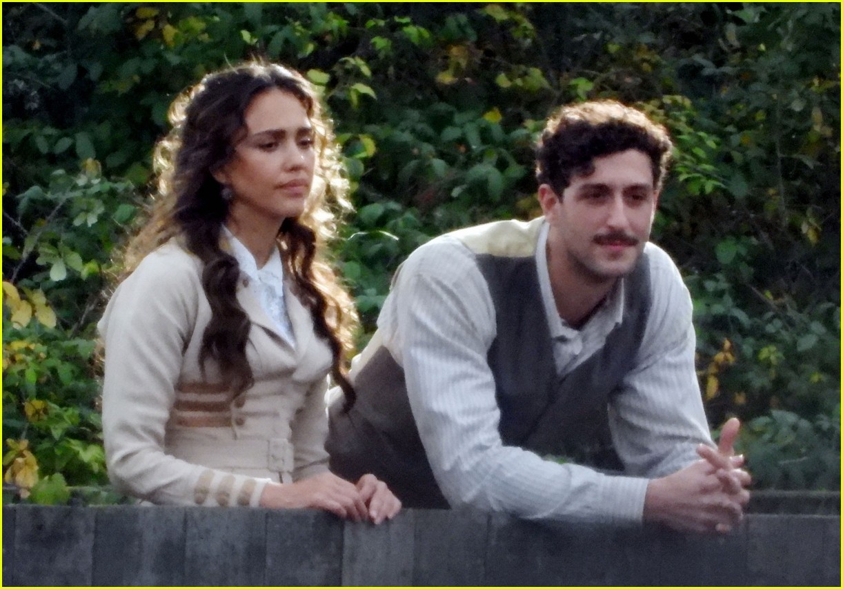 Jessica Alba Shares Passionate Kiss with Co-Star Lorenzo de Moor on ...