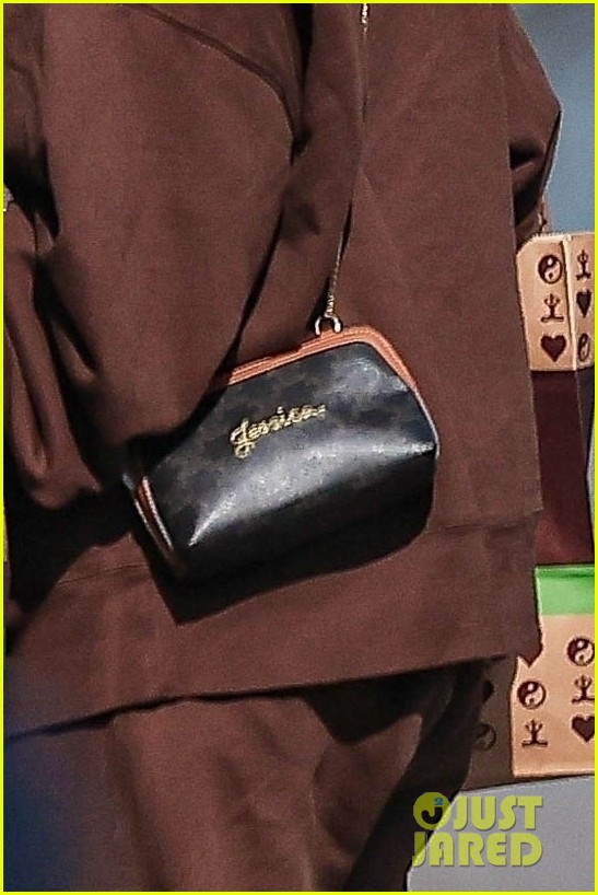 Jessica Alba Sparks Split Speculation By Going Ringless & Sharing ...