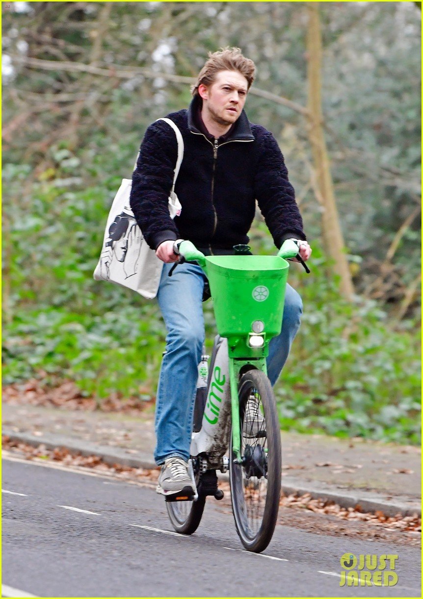 Joe Alwyn Goes for Post-Christmas Bike Ride in London: Photo 5110767 ...
