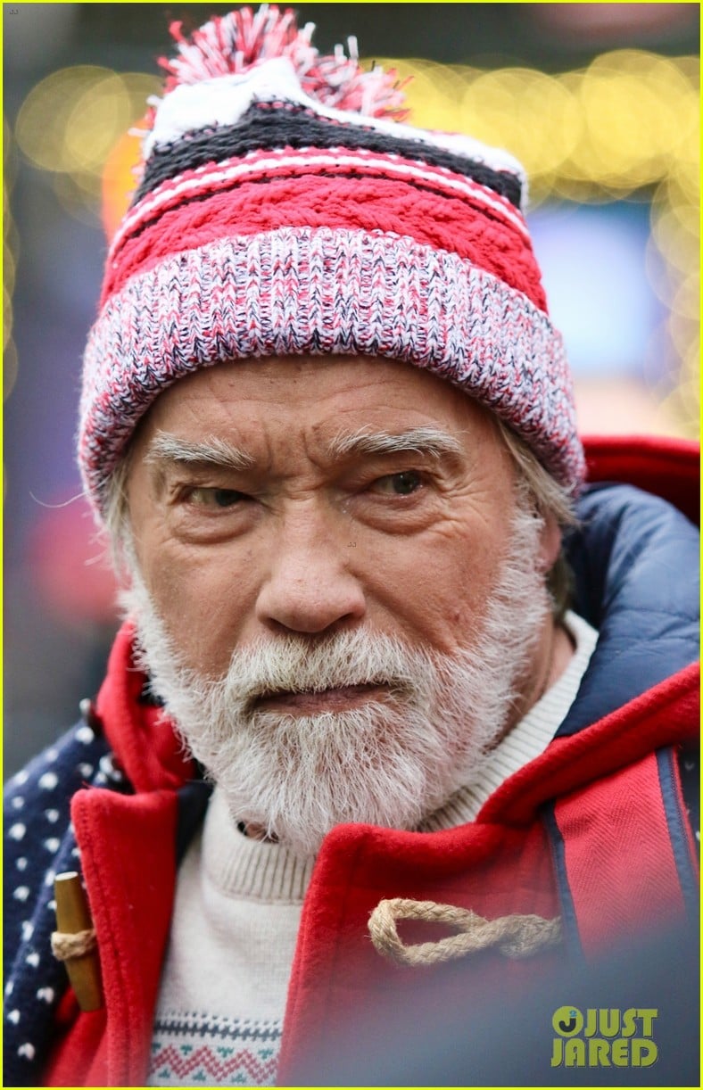 Arnold Schwarzenegger Channels Santa Claus on 'Man with the Bag' Set ...