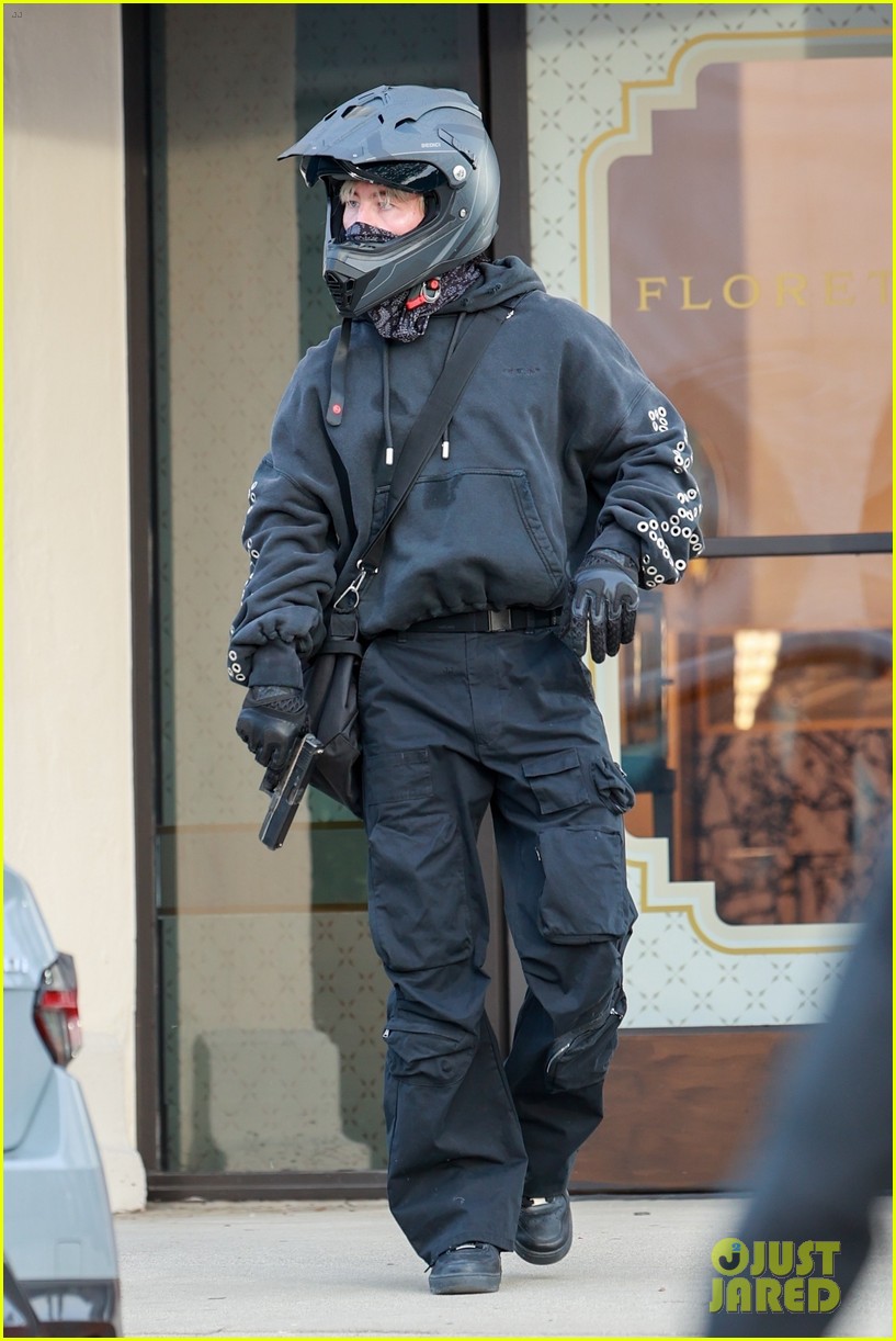 Barry Keoghan Returns to Set of 'Crime 101' Amid Sabrina Carpenter ...