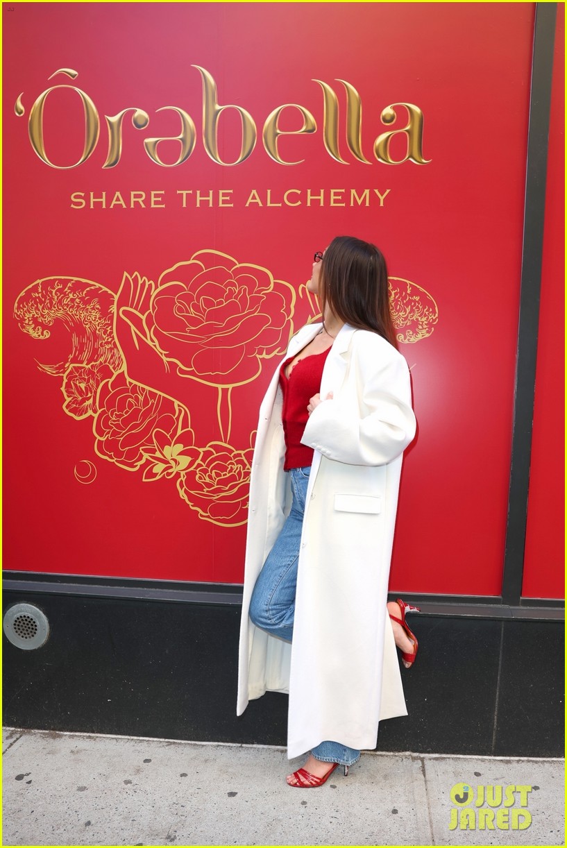 Bella Hadid Celebrates Opening of 'Orabella' Pop-Up Shop in NYC!: Photo ...