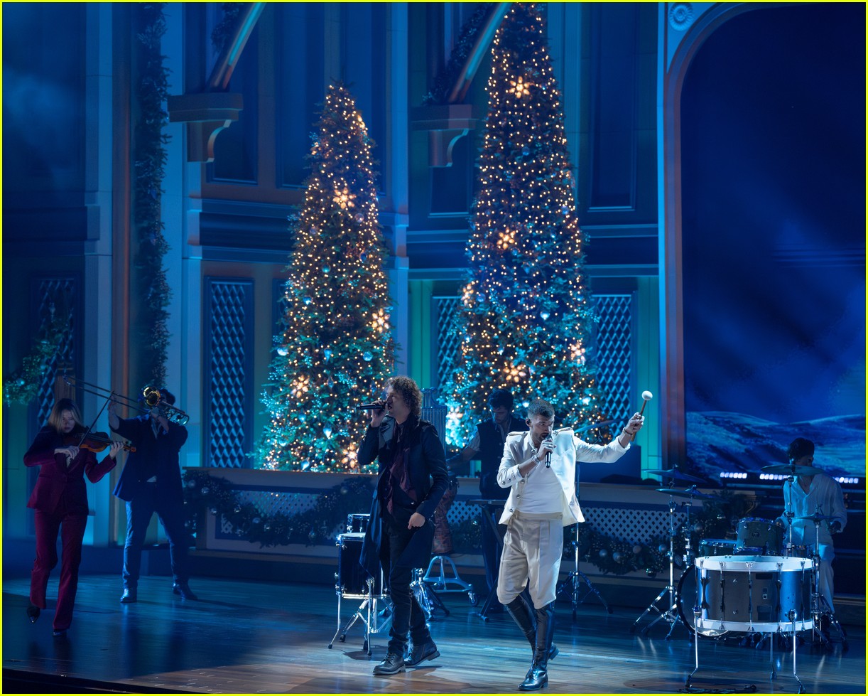 'CMA Country Christmas 2024' - Hosts, Performers & Song List Revealed ...