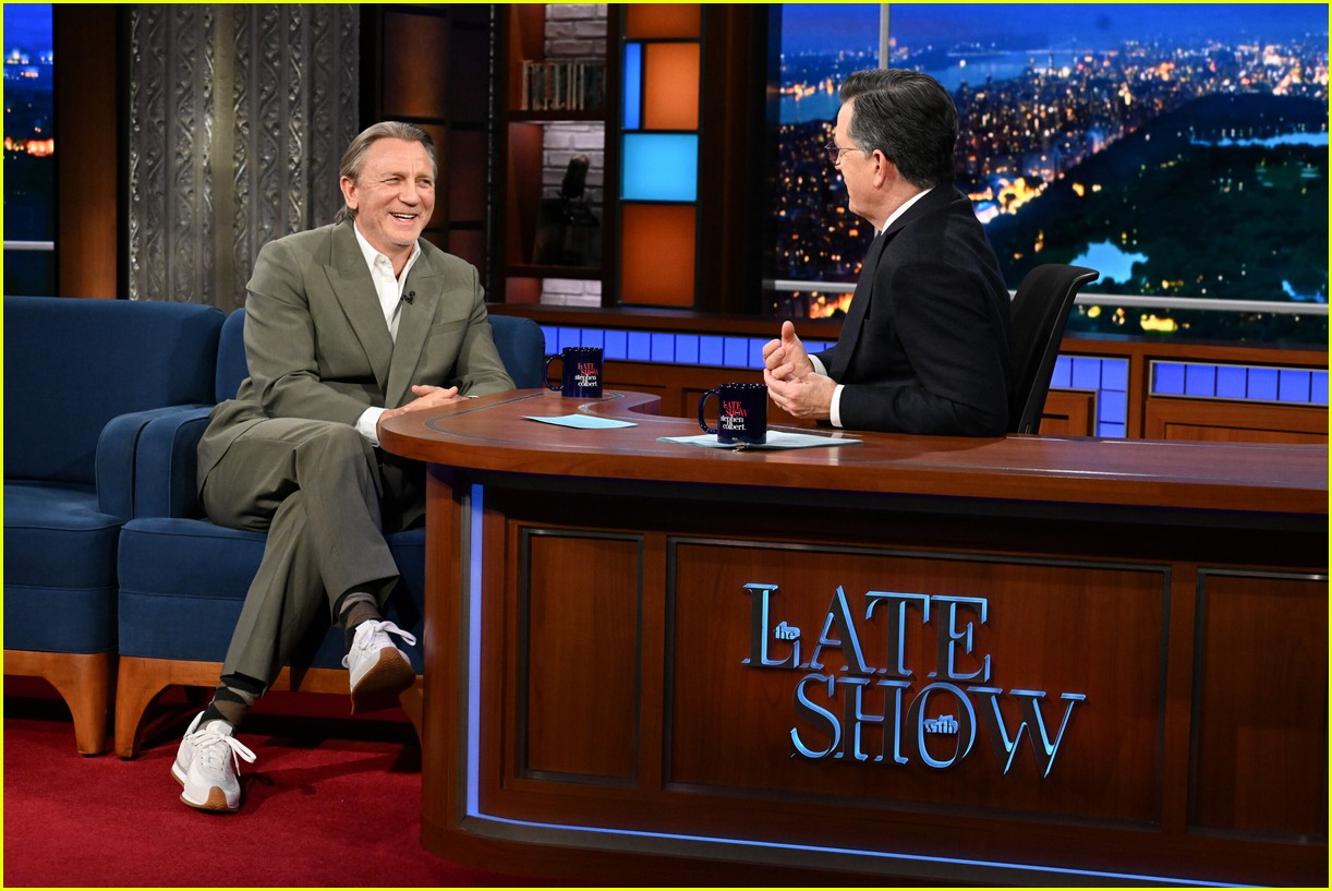Daniel Craig Corrects Stephen Colbert's Pronunciation of His Last Name ...