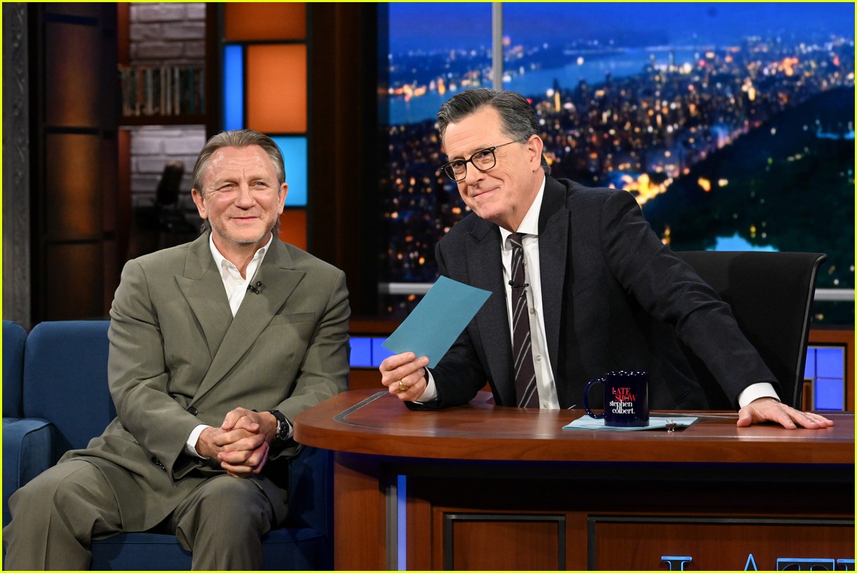 Daniel Craig Corrects Stephen Colbert's Pronunciation of His Last Name ...