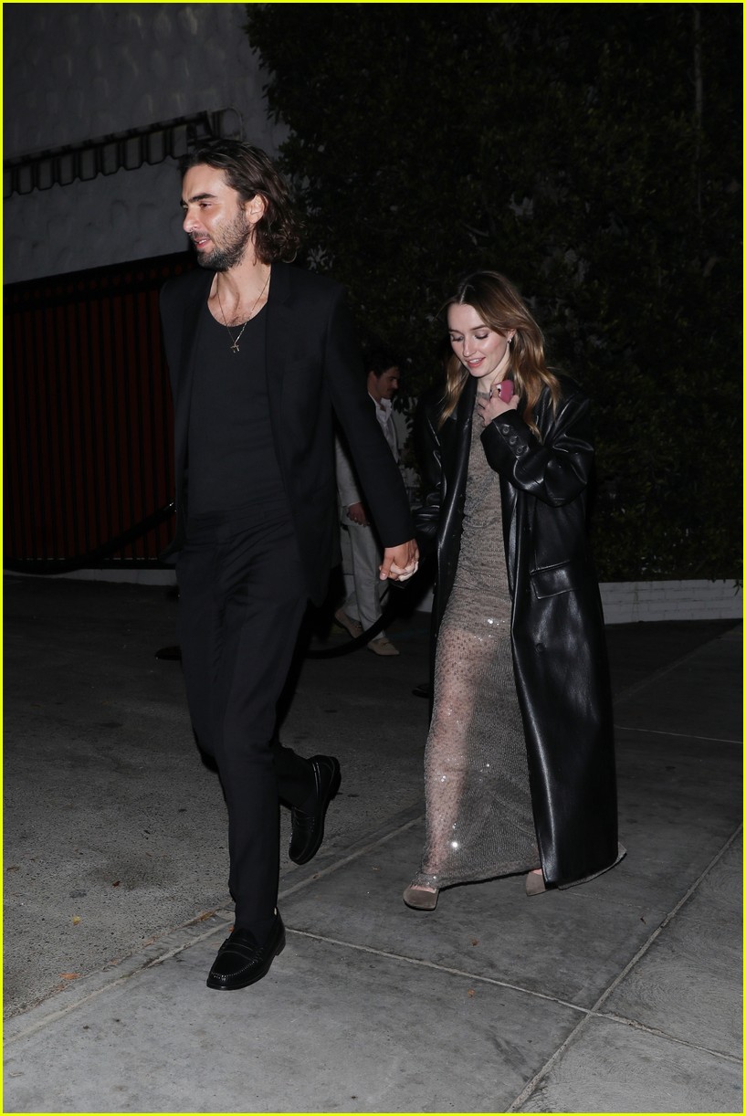 Kaitlyn Dever Sparks Dating Rumors with Ethan Dawes, Spotting Holding ...