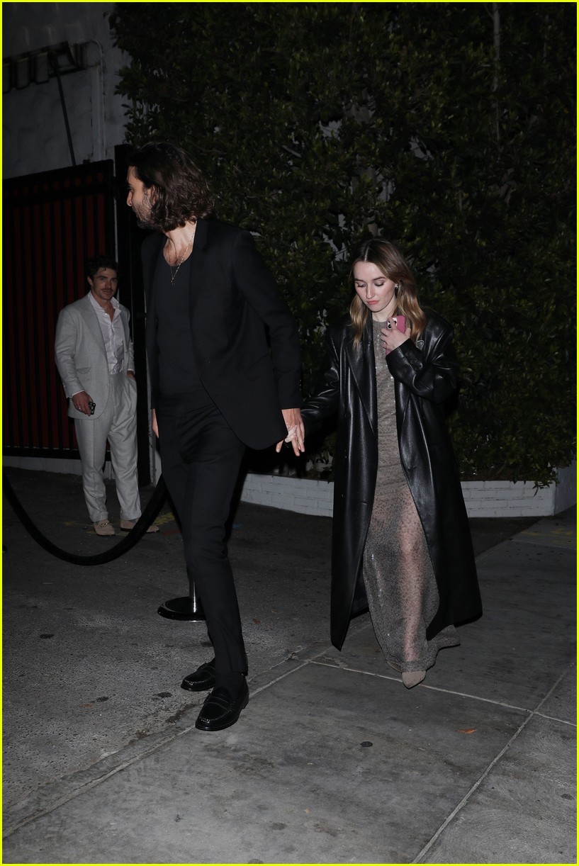 Kaitlyn Dever Sparks Dating Rumors with Ethan Dawes, Spotting Holding ...