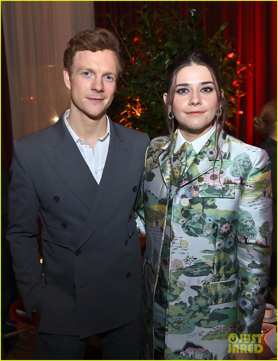 Sarah Michelle Gellar, Christian Slater, Patrick Gibson, & Michael C ...