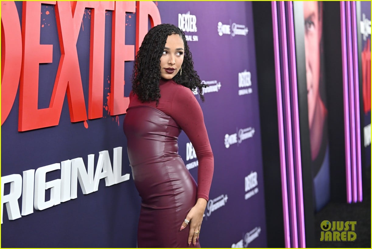 Sarah Michelle Gellar, Christian Slater, Patrick Gibson, & Michael C ...