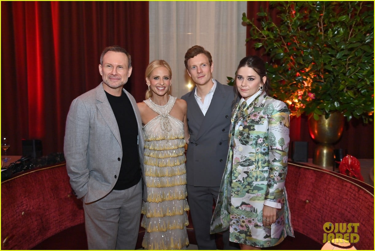 Sarah Michelle Gellar, Christian Slater, Patrick Gibson, & Michael C ...