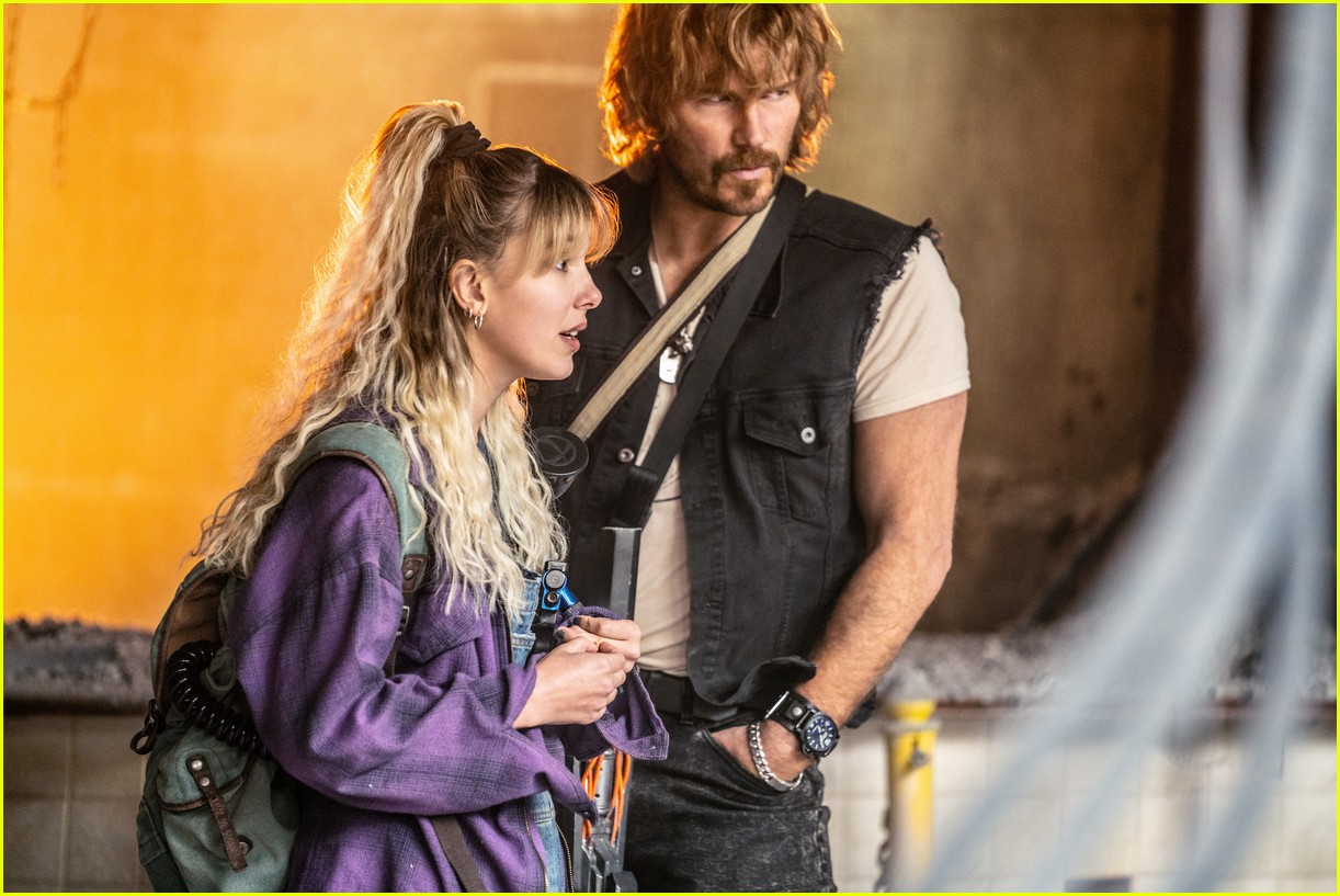 'The Electric State' Trailer: Millie Bobby Brown Searches For Lost ...