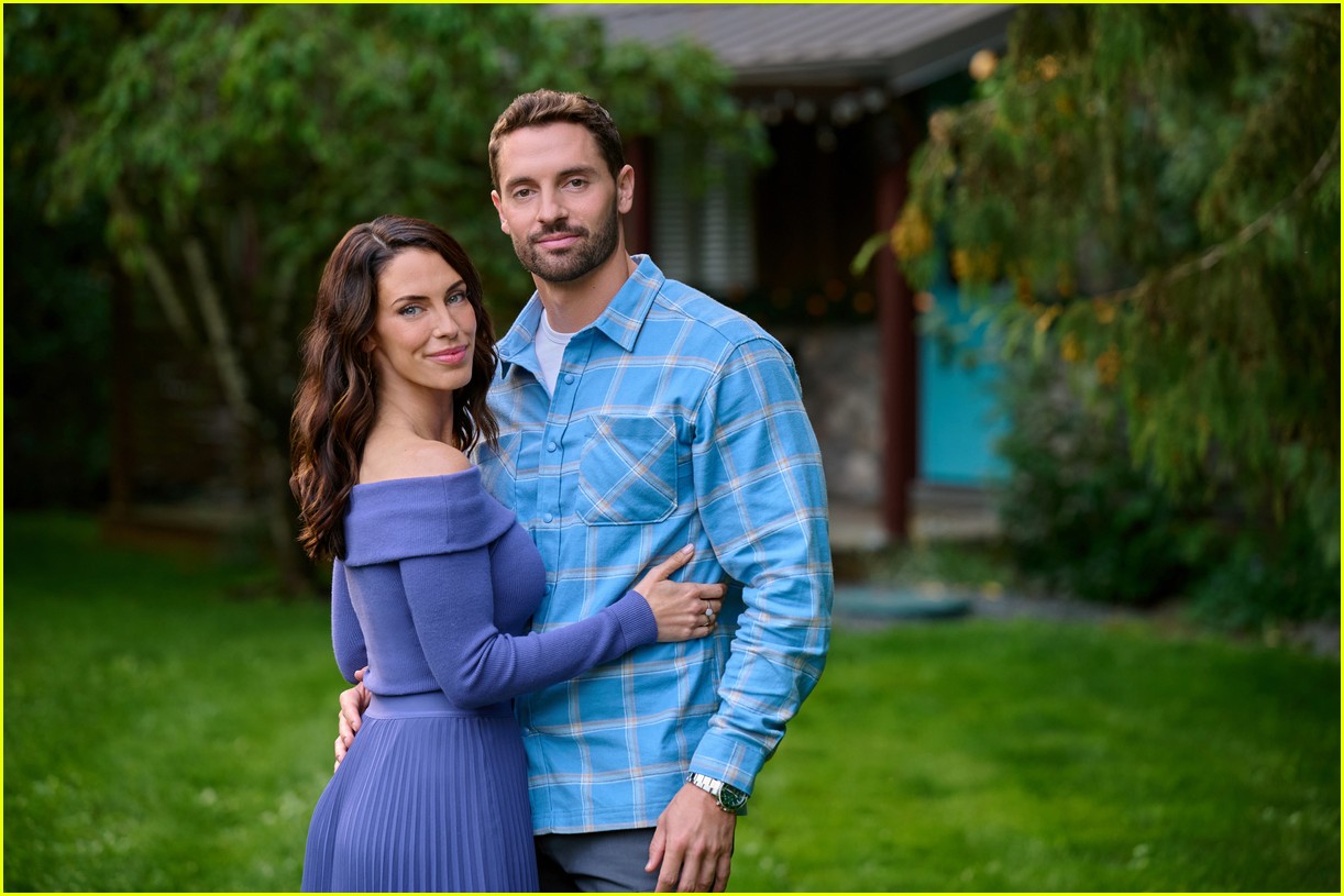 Hallmark Movie 'Happy Howlidays' Gets Early Release on Hallmark+, Introducing Fans to Newcomer ...