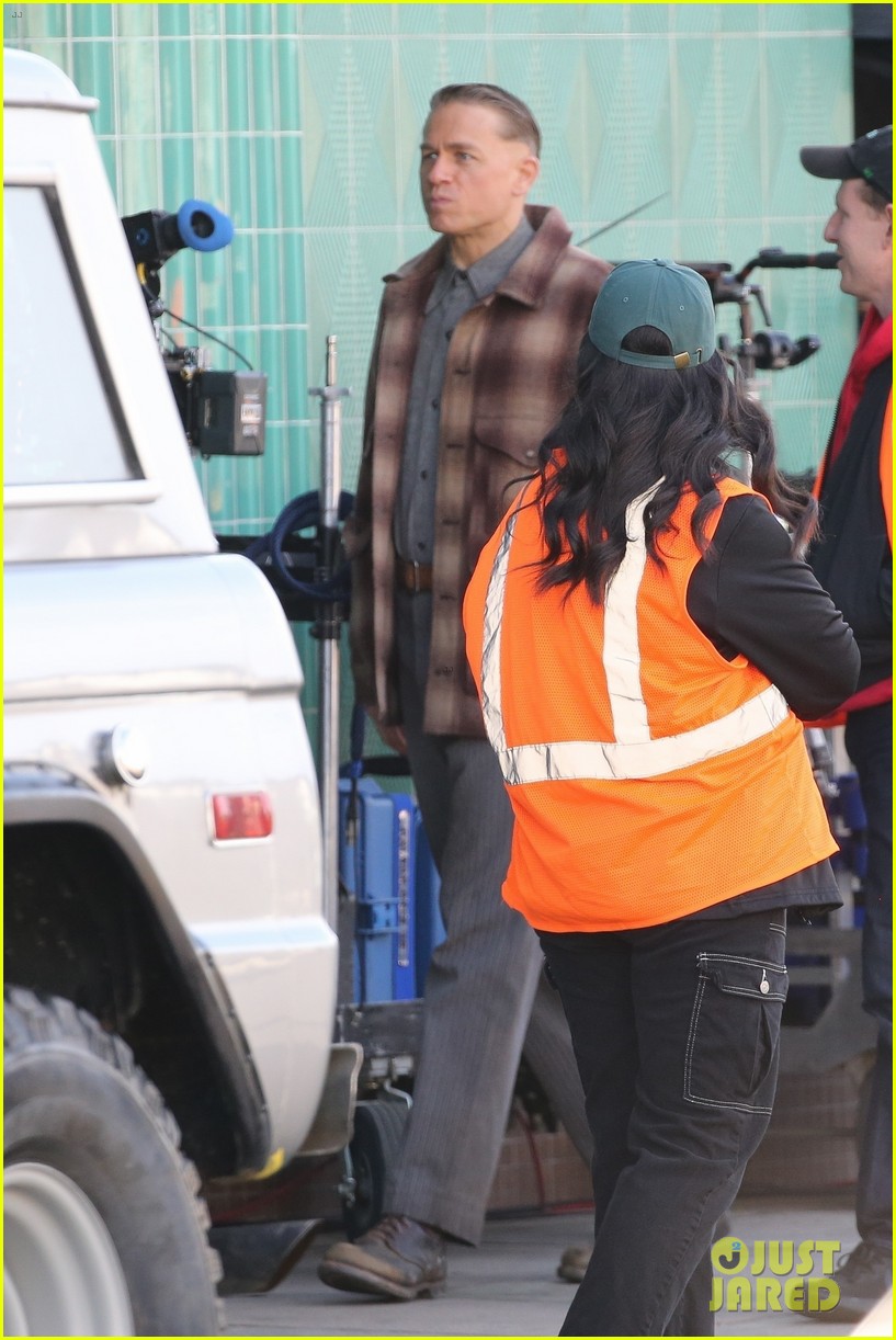 Charlie Hunnam as 'Monster' Character Ed Gein - New Set Photos From ...