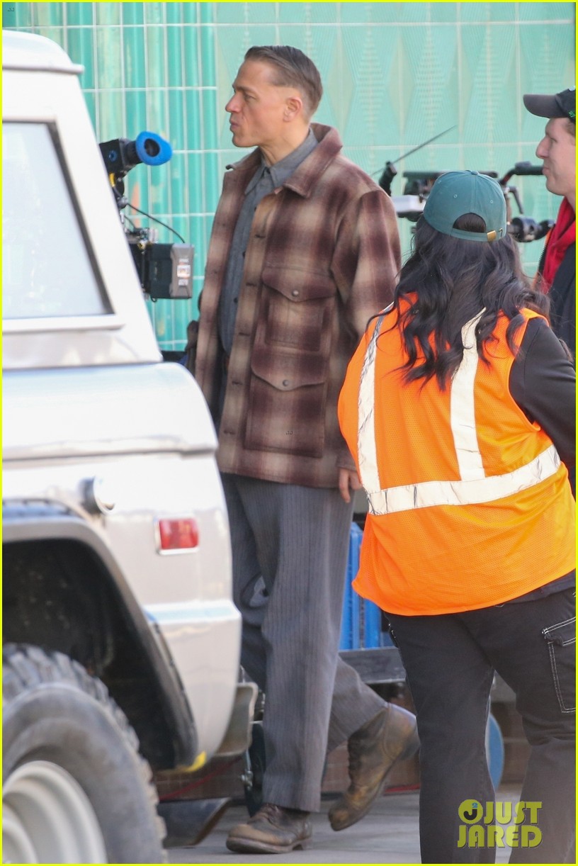 Charlie Hunnam as 'Monster' Character Ed Gein - New Set Photos From ...